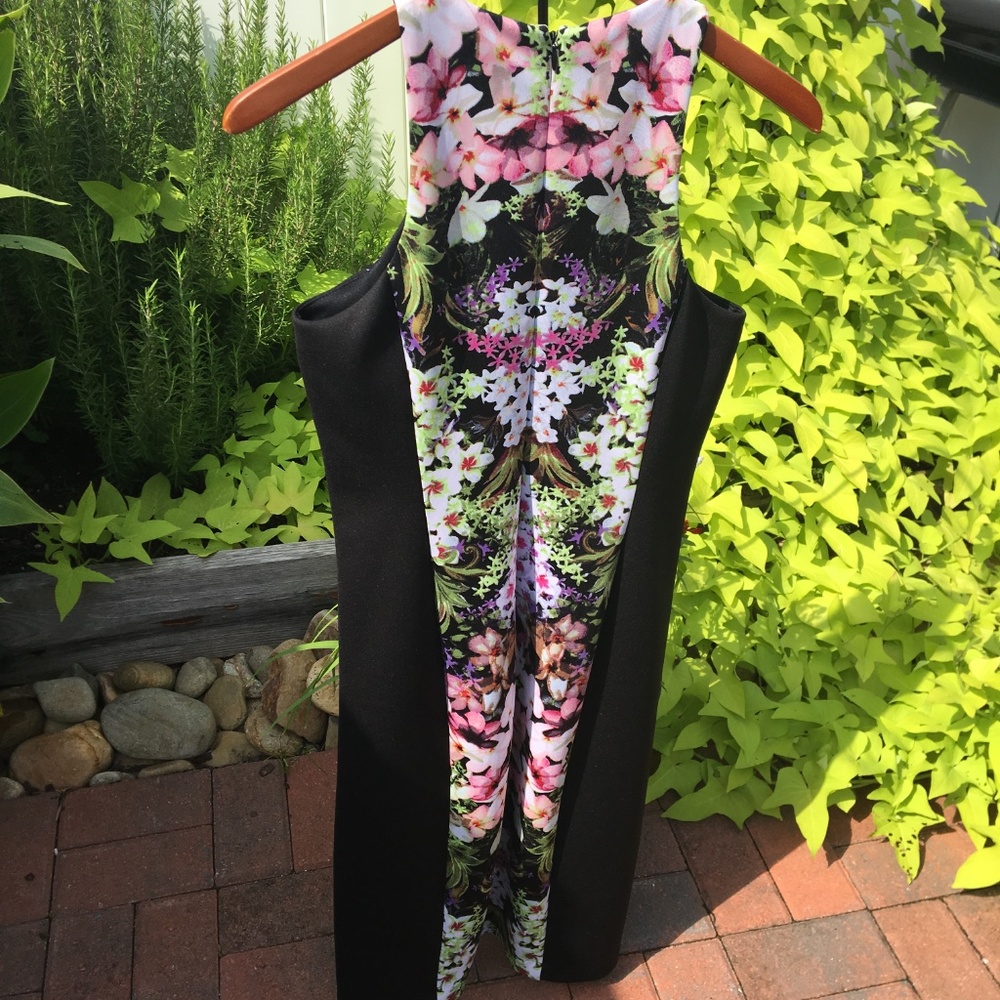 Maggy London Hourglass Form Fitting Flower Dress - Gem